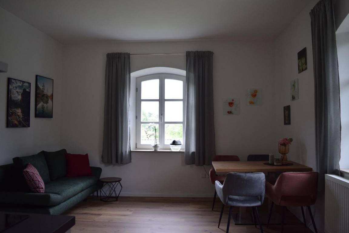 68 M² Ferienwohnung ∙ 1 Schlafzimmer ∙ 2 Gäste - Grafenau