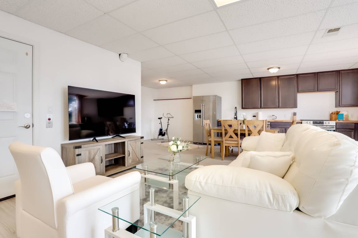 278 M² Apartment ∙ 3 Bedrooms ∙ 4 Guests - Brighton, CO