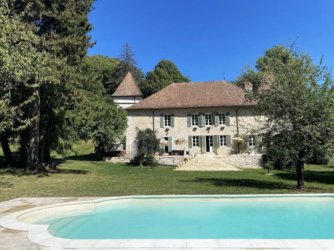 250 M² Gîte ∙ 5 Chambres ∙ 15 Personnes - Bellegarde-sur-Valserine