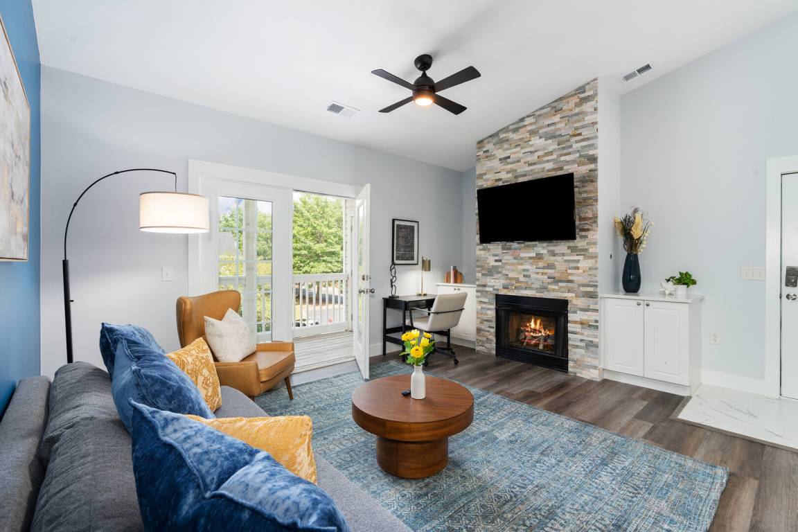 99 M² Condo ∙ 2 Bedrooms ∙ 4 Guests - Greenville, SC