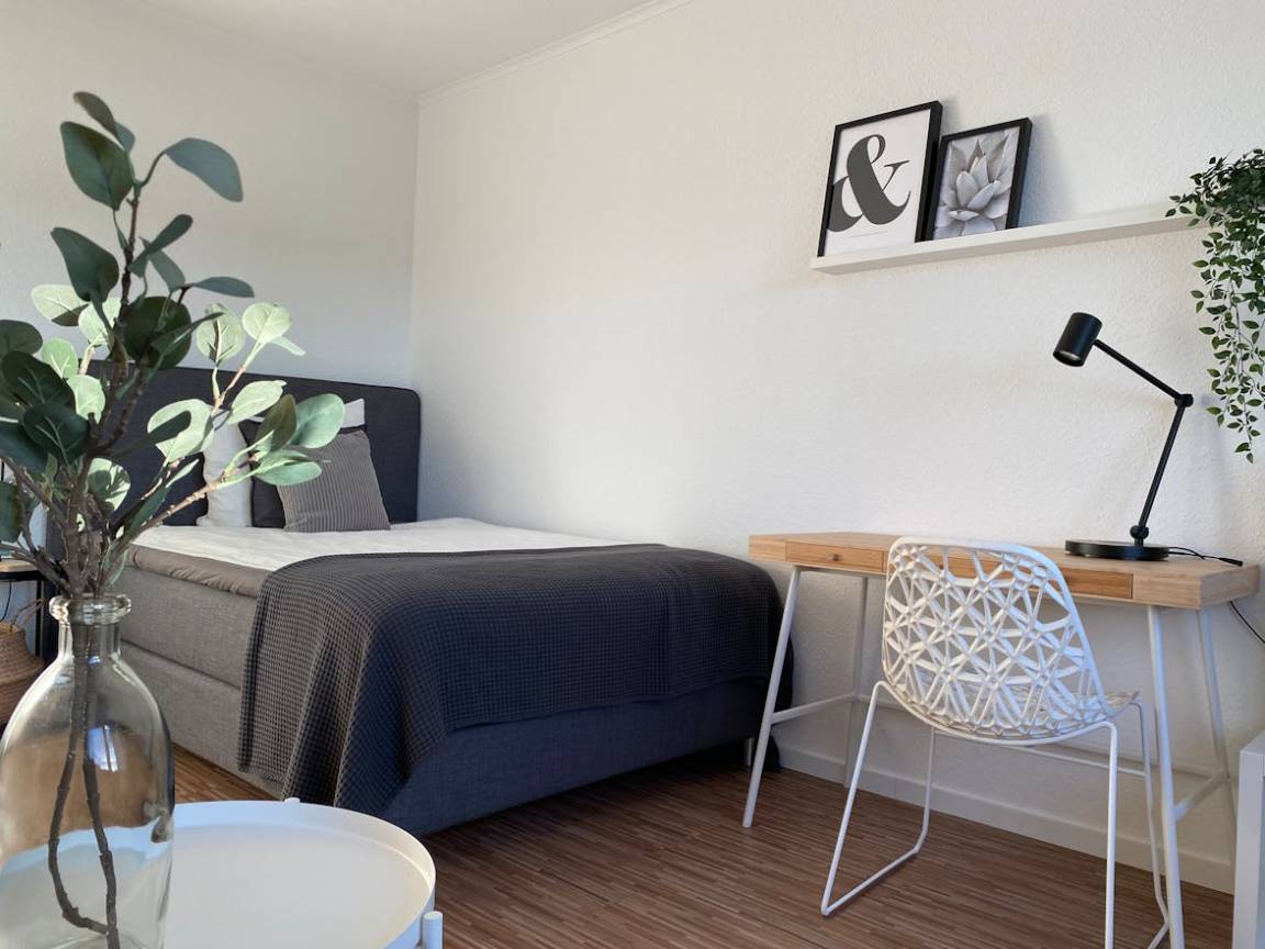 33 M² Ferienwohnung ∙ 1 Schlafzimmer ∙ 1 Gast - Troisdorf