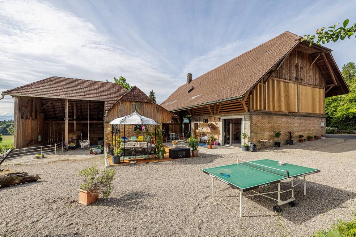 220 M² Hus ∙ 4 Sovrum ∙ 15 Gäster - Bern