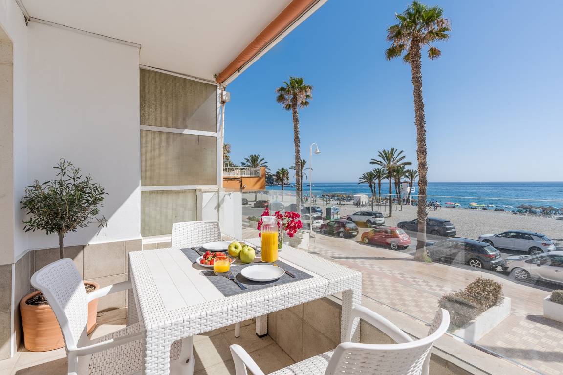 83 M² Apartamento ∙ 2 Habitaciones ∙ 4 Huéspedes - Almuñécar