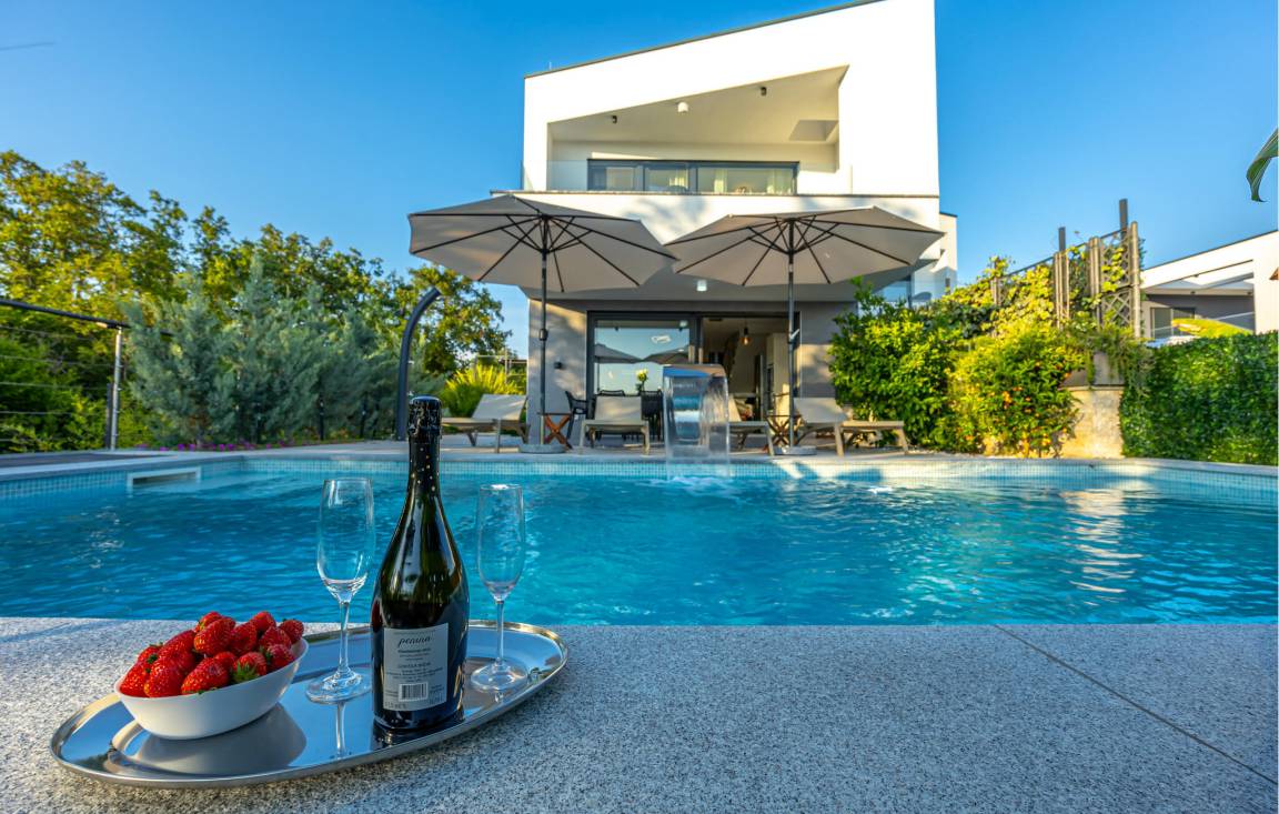 200 M² Dúplex ∙ 4 Habitaciones ∙ 10 Huéspedes - Cres