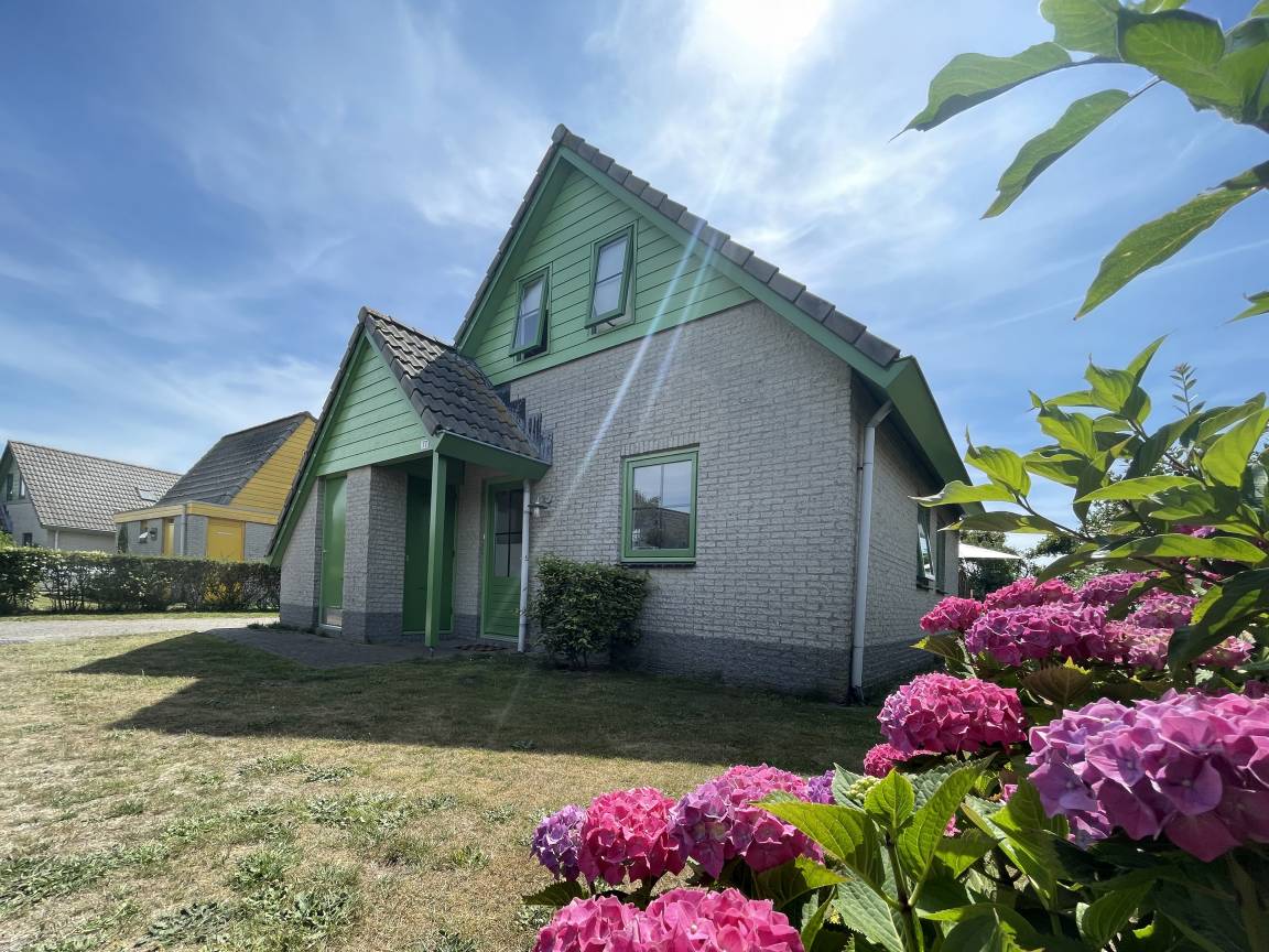 Bungalow ∙ 3 Bedrooms ∙ 6 Guests - Julianadorp
