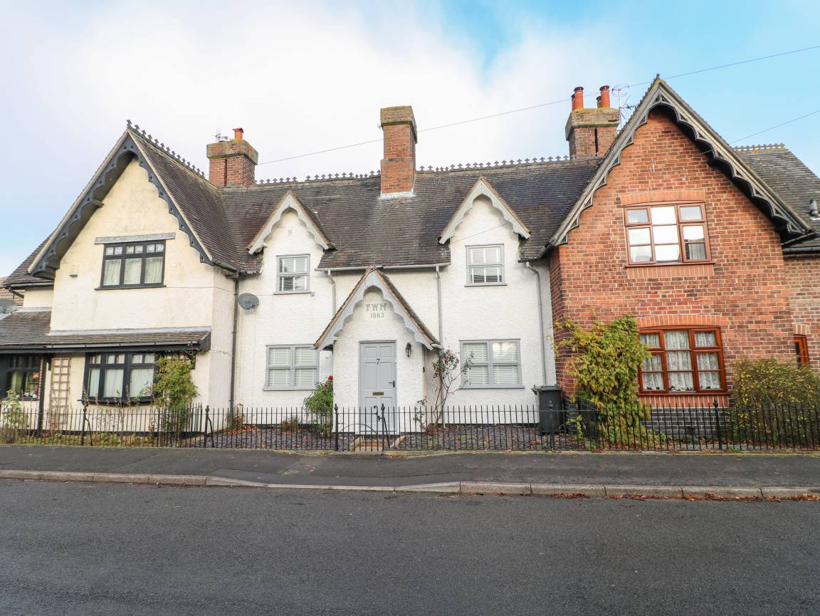 Cottage ∙ 3 Bedrooms ∙ 6 Guests - Derby