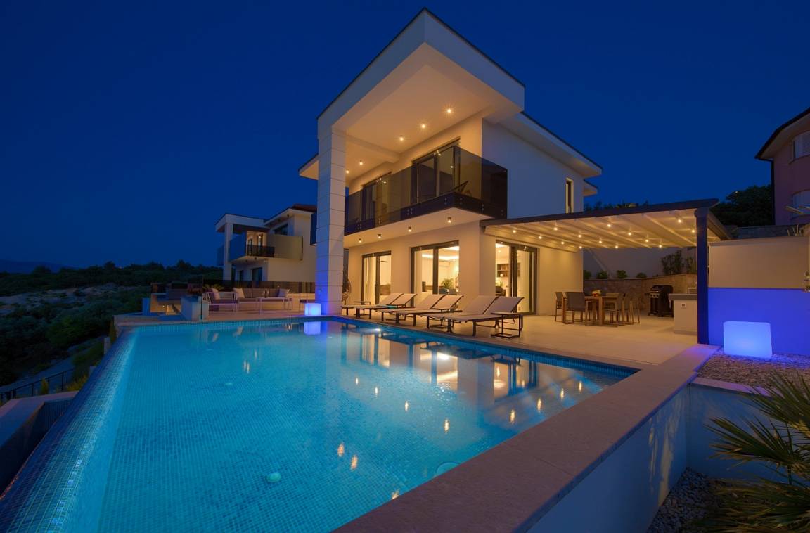 320 M² Villa ∙ 4 Makuuhuonetta ∙ 8 Vierasta - Baška
