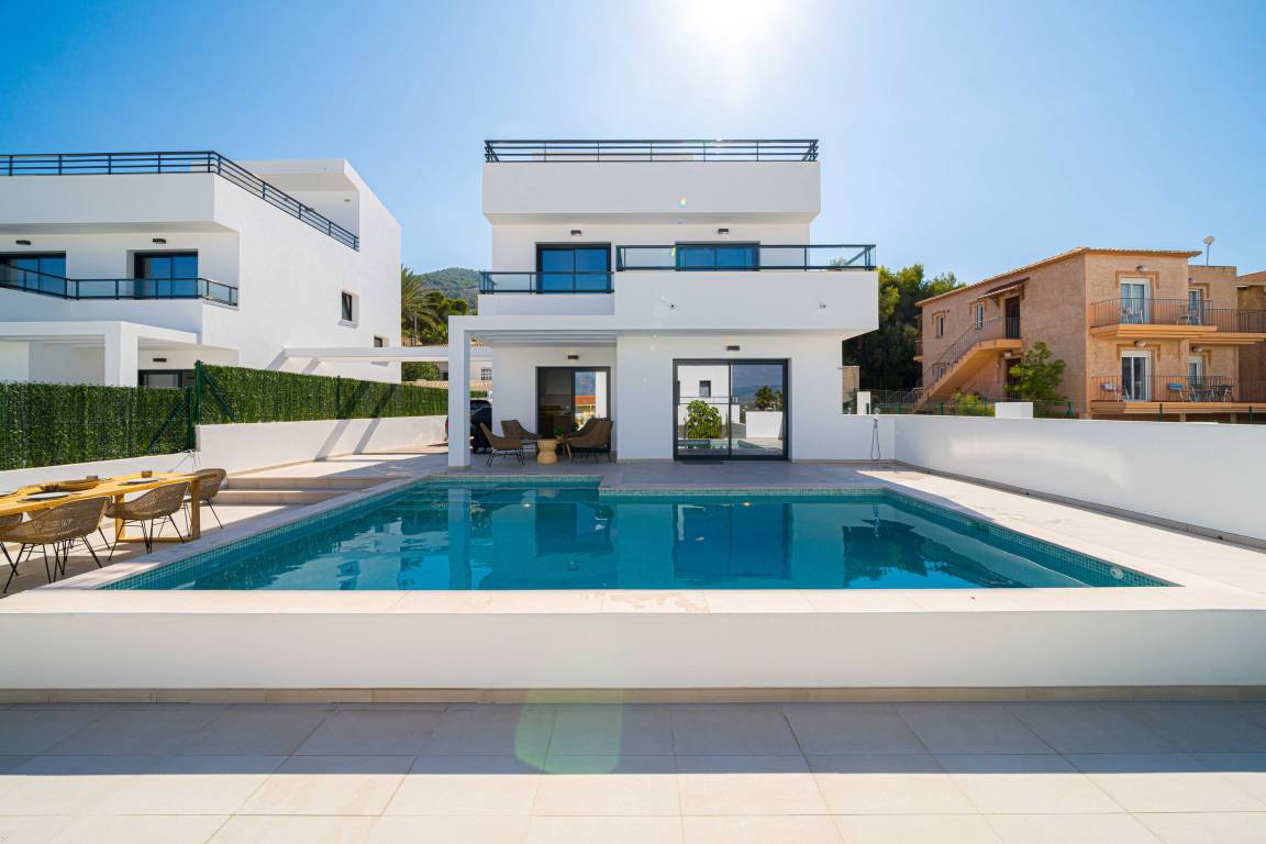 120 M² Ferienhaus ∙ 3 Schlafzimmer ∙ 6 Gäste - Benidorm