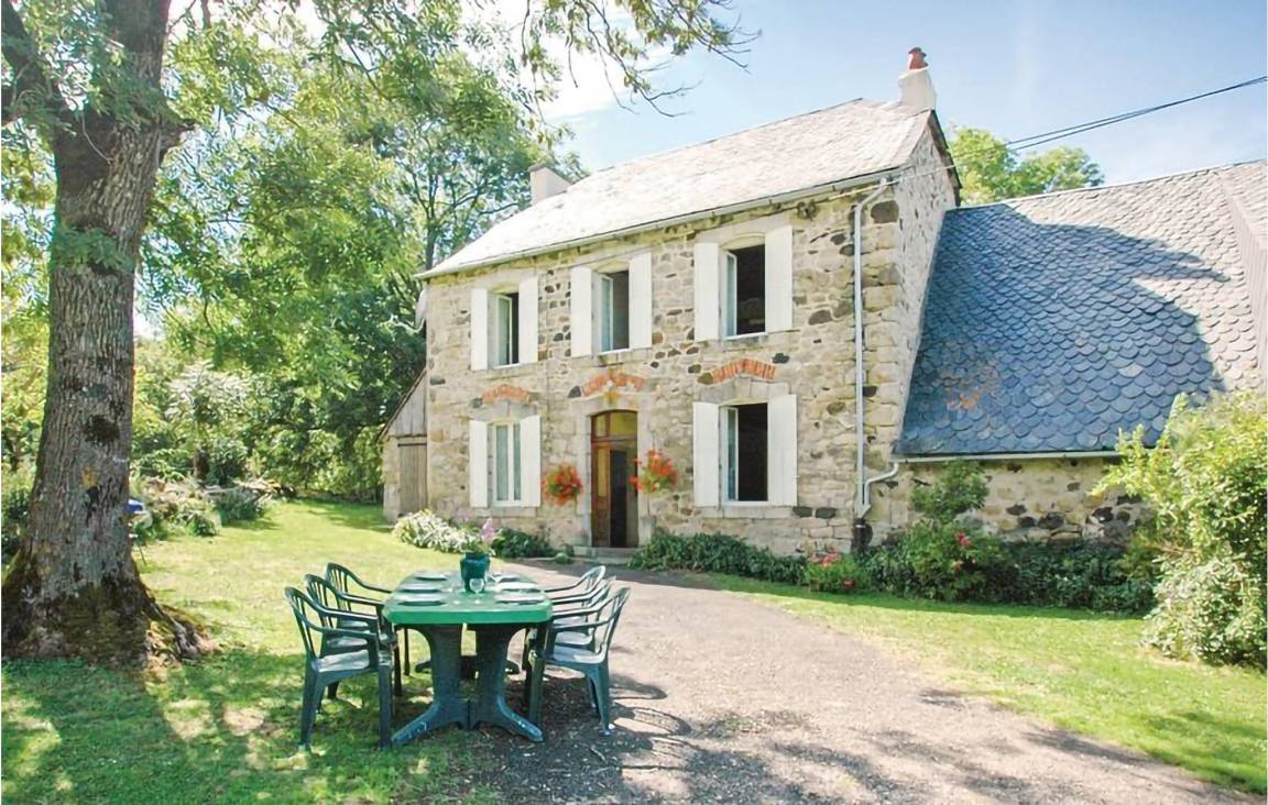 100 M² Maison De Vacances ∙ 3 Chambres ∙ 8 Personnes - Cantal