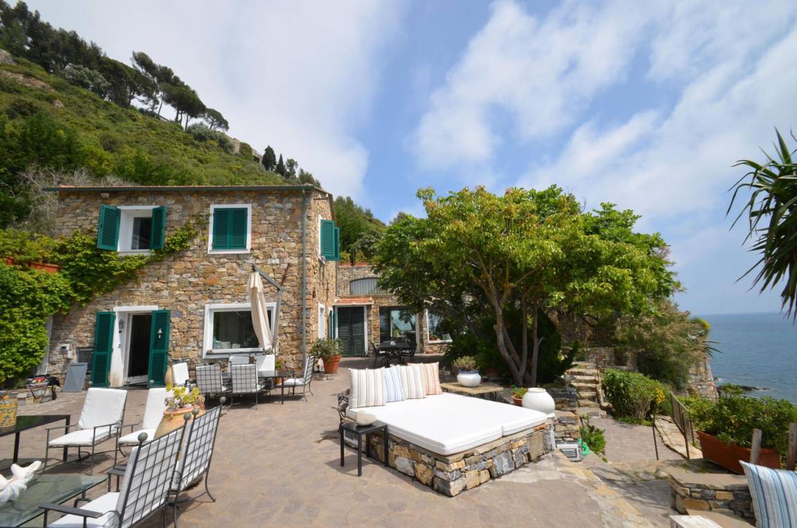 160 M² House ∙ 4 Bedrooms ∙ 8 Guests - Imperia