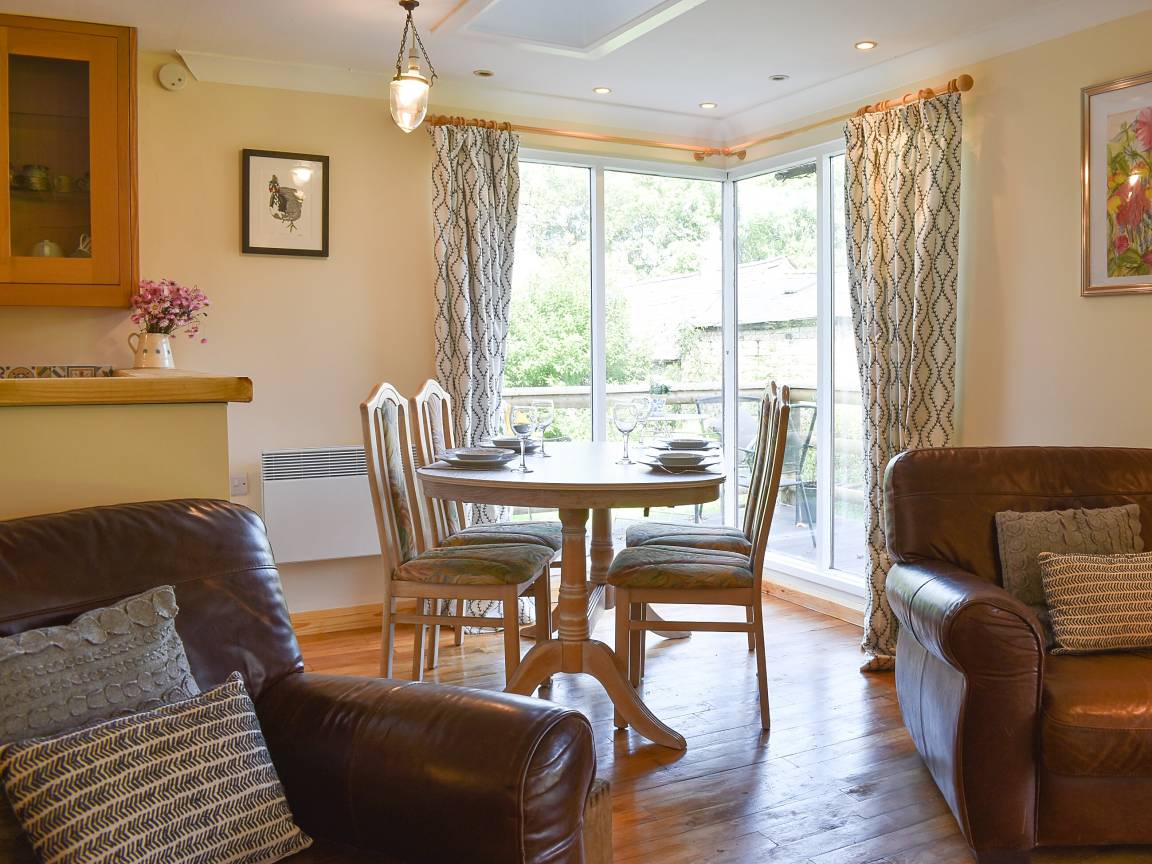 Cottage ∙ 2 Bedrooms ∙ 5 Guests - Stoke-on-Trent