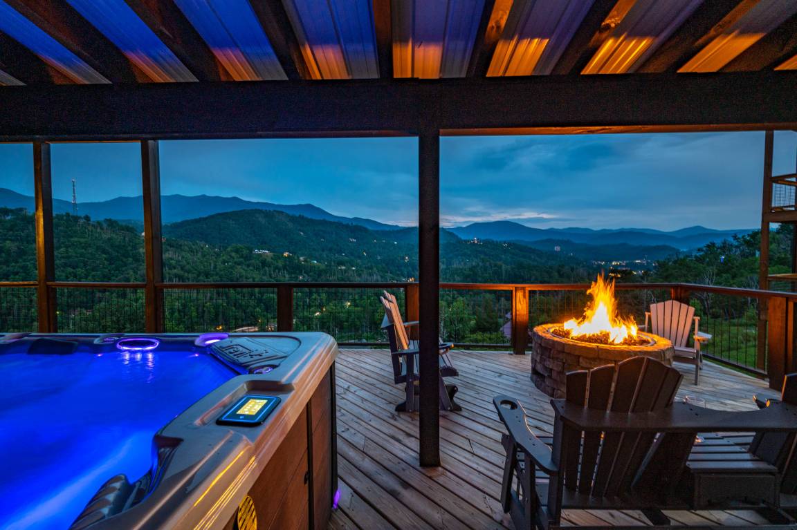 372 M² House ∙ 5 Bedrooms ∙ 18 Guests - Gatlinburg, TN
