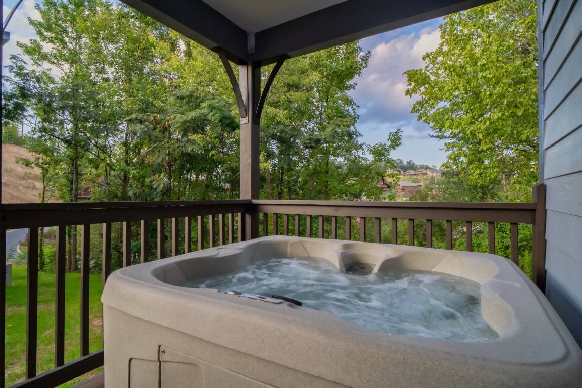 Apartment ∙ 5 Bedrooms ∙ 12 Guests - Pigeon Forge, TN