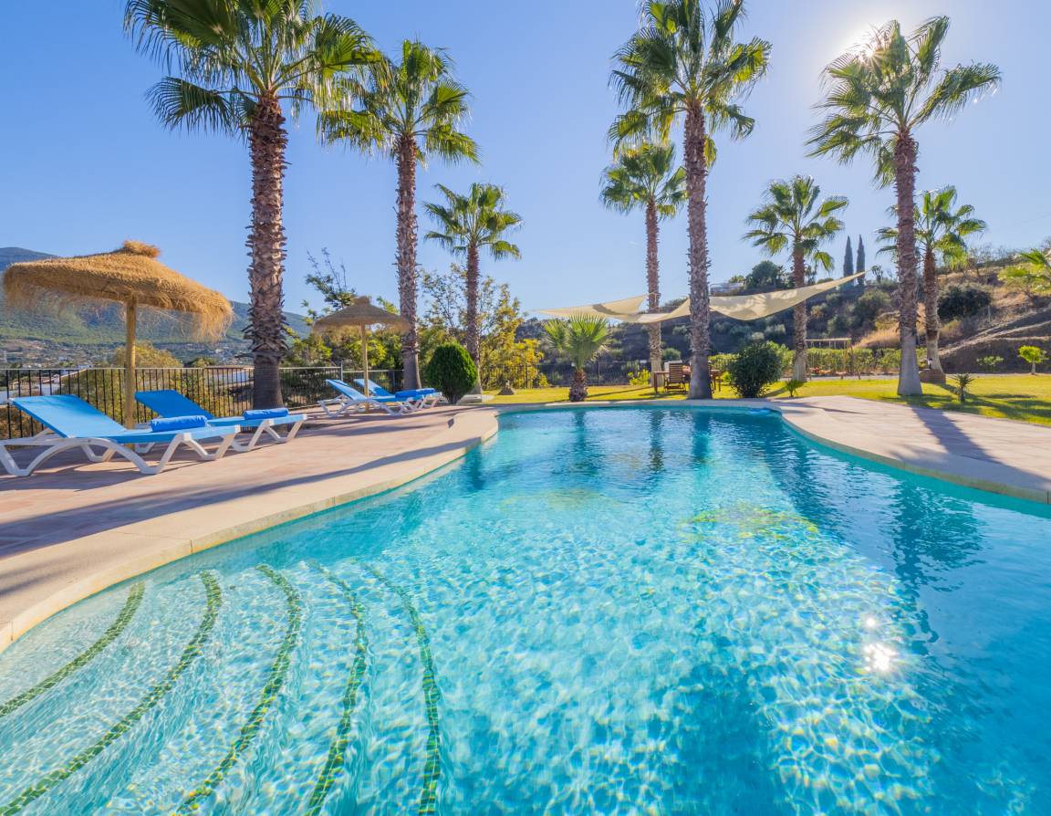 240 M² Cottage ∙ 5 Bedrooms ∙ 10 Guests - Costa del Sol