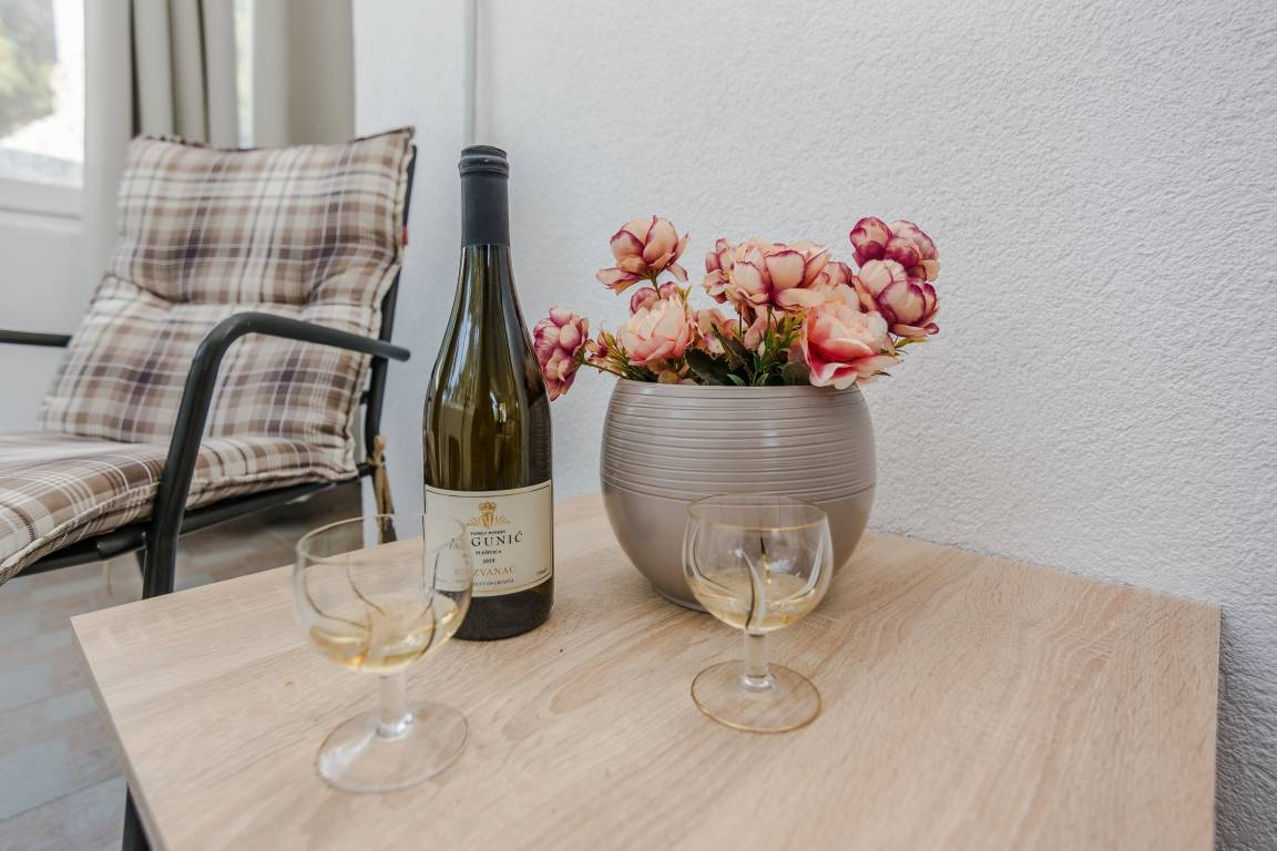 48 M² Apartment ∙ 2 Bedrooms ∙ 6 Guests - Vir