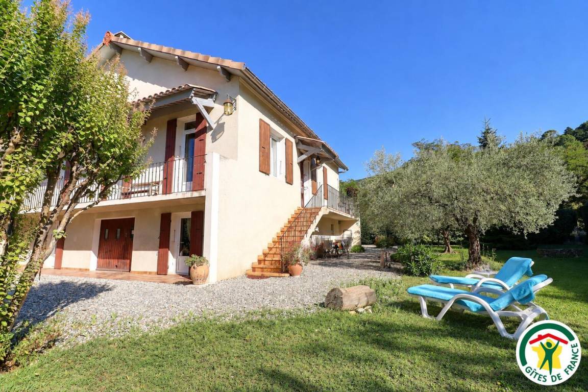 190 M² Gîte ∙ 3 Chambres ∙ 6 Personnes - Nyons