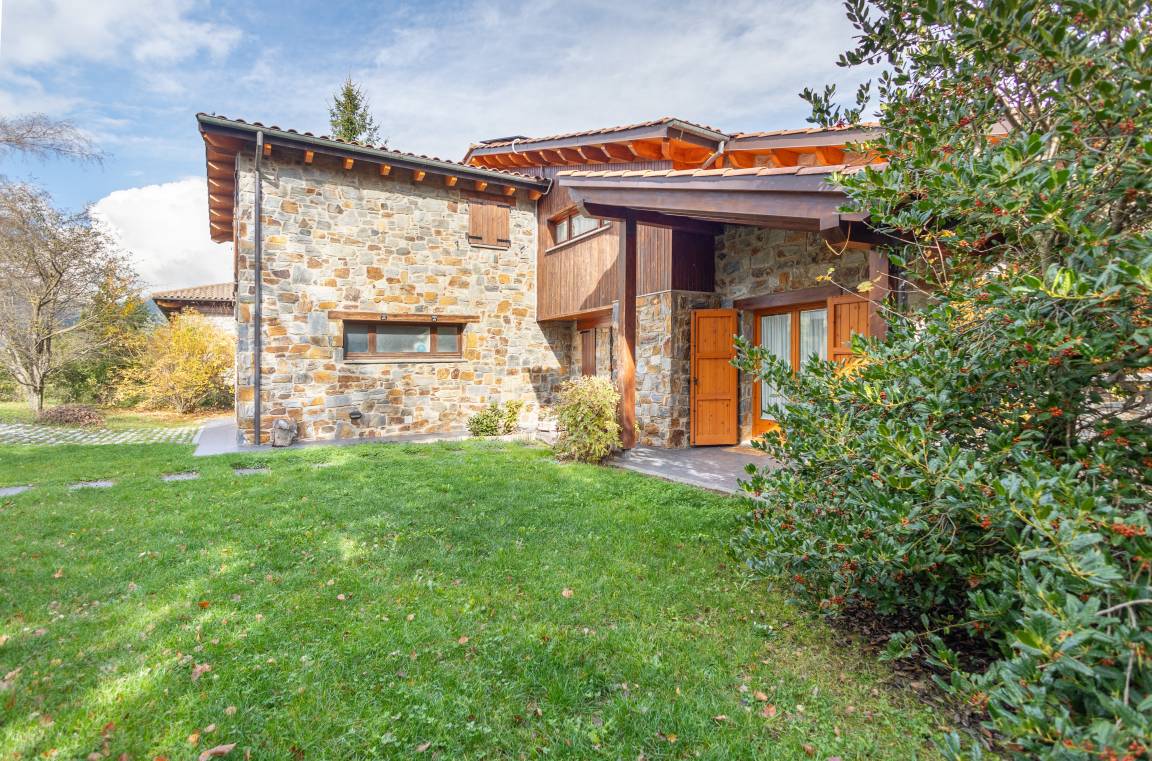 200 M² Chalet ∙ 4 Habitaciones ∙ 10 Huéspedes - Campdevànol