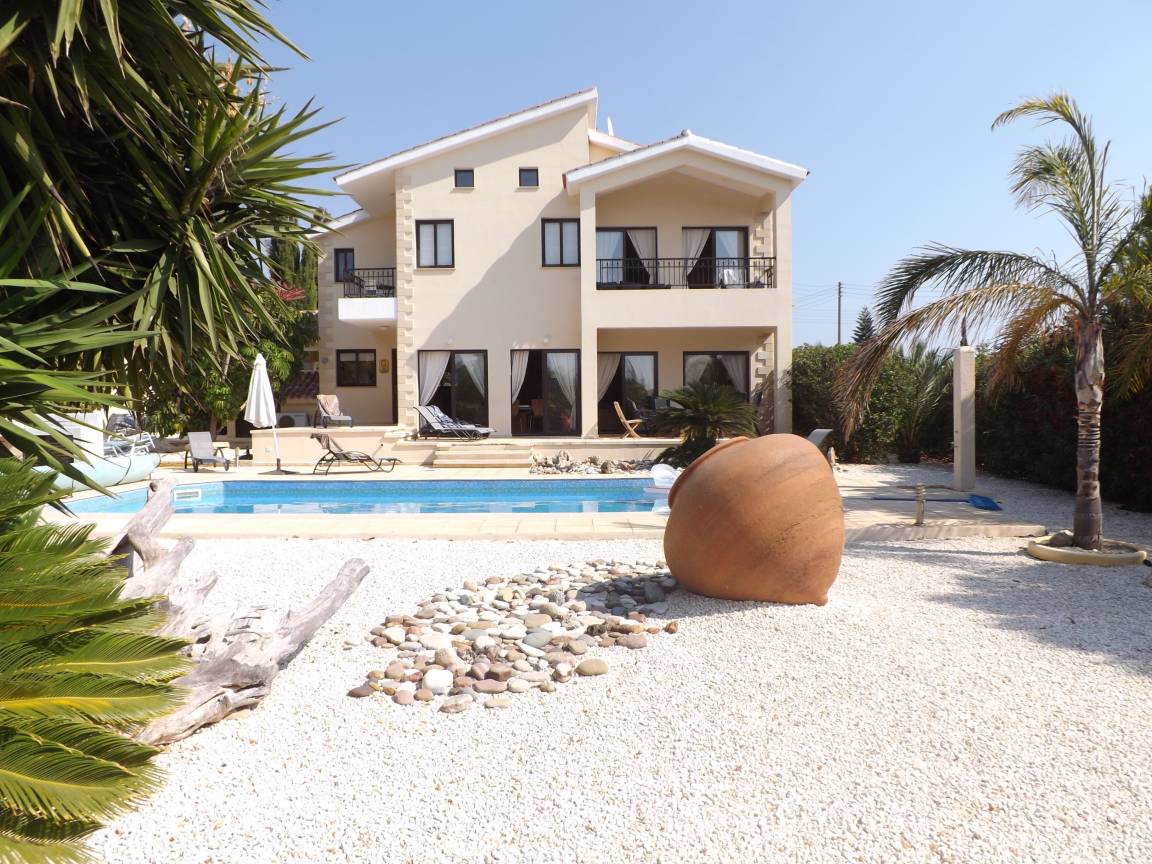 200 M² Villa ∙ 3 Bedrooms ∙ 6 Guests - Куклиа
