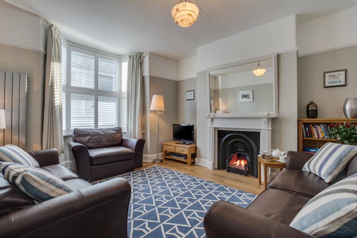 Cottage ∙ 4 Bedrooms ∙ 8 Guests - Padstow