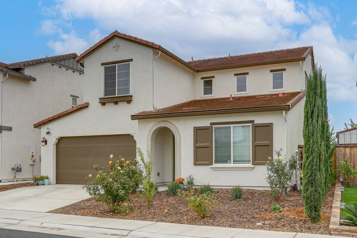 204 M² House ∙ 4 Bedrooms ∙ 6 Guests - Roseville, CA