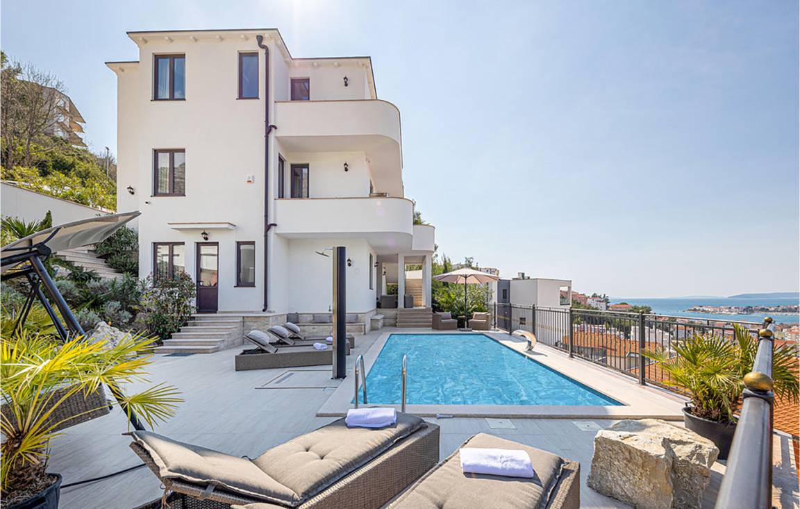 110 M² House ∙ 4 Bedrooms ∙ 8 Guests - Podstrana