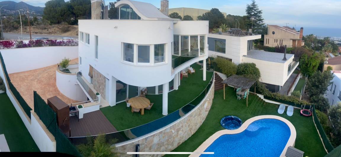 650 M² Chalet ∙ 5 Chambres ∙ 6 Personnes - Alella