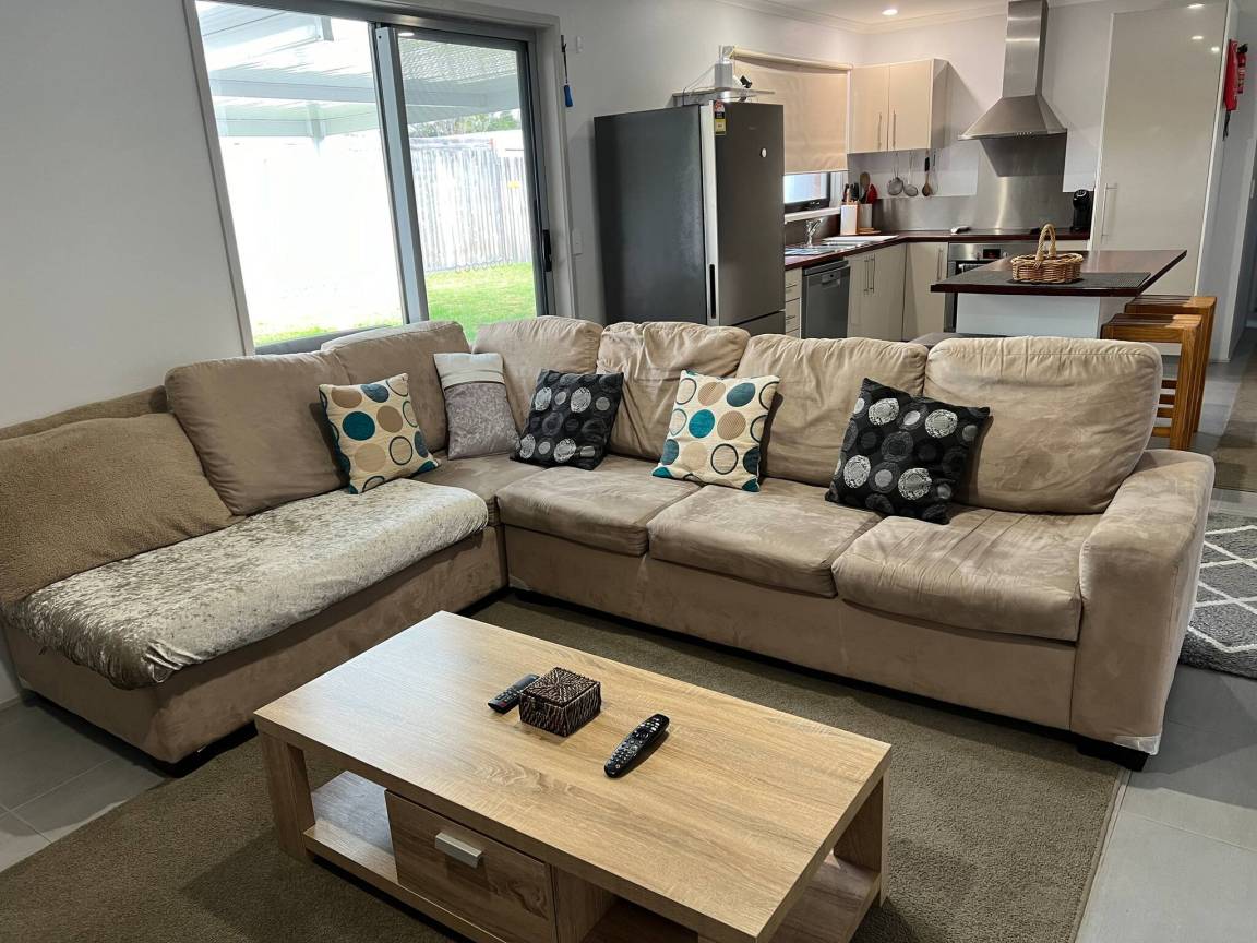 100 M² House ∙ 2 Bedrooms ∙ 5 Guests - Bairnsdale