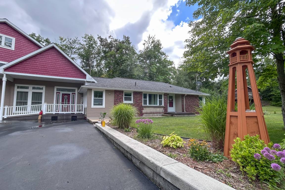 253 M² House ∙ 5 Bedrooms ∙ 15 Guests - Rogers City, MI