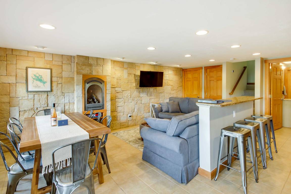116 M² House ∙ 3 Bedrooms ∙ 8 Guests - Weirs Beach, NH