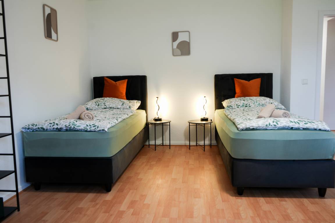 75 M² Ferienwohnung ∙ 3 Schlafzimmer ∙ 6 Gäste - Dinslaken