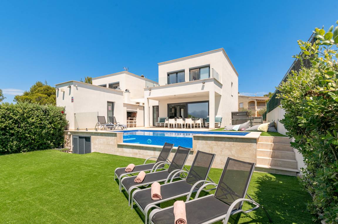 167 M² Villa ∙ 4 Habitaciones ∙ 8 Huéspedes - Can Picafort