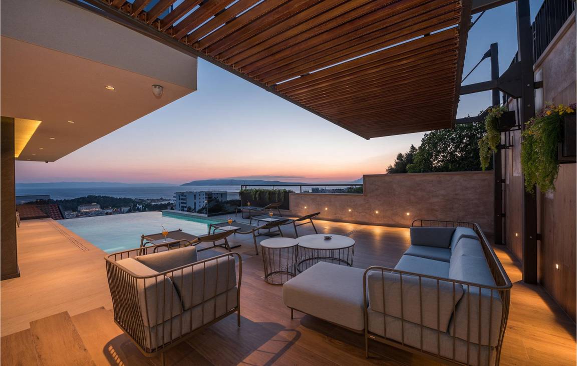 293 M² Ferienhaus ∙ 4 Schlafzimmer ∙ 9 Gäste - Makarska
