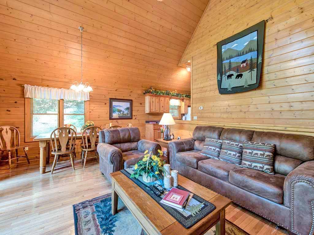 115 M² Cabin ∙ 2 Bedrooms ∙ 8 Guests - Gatlinburg, TN