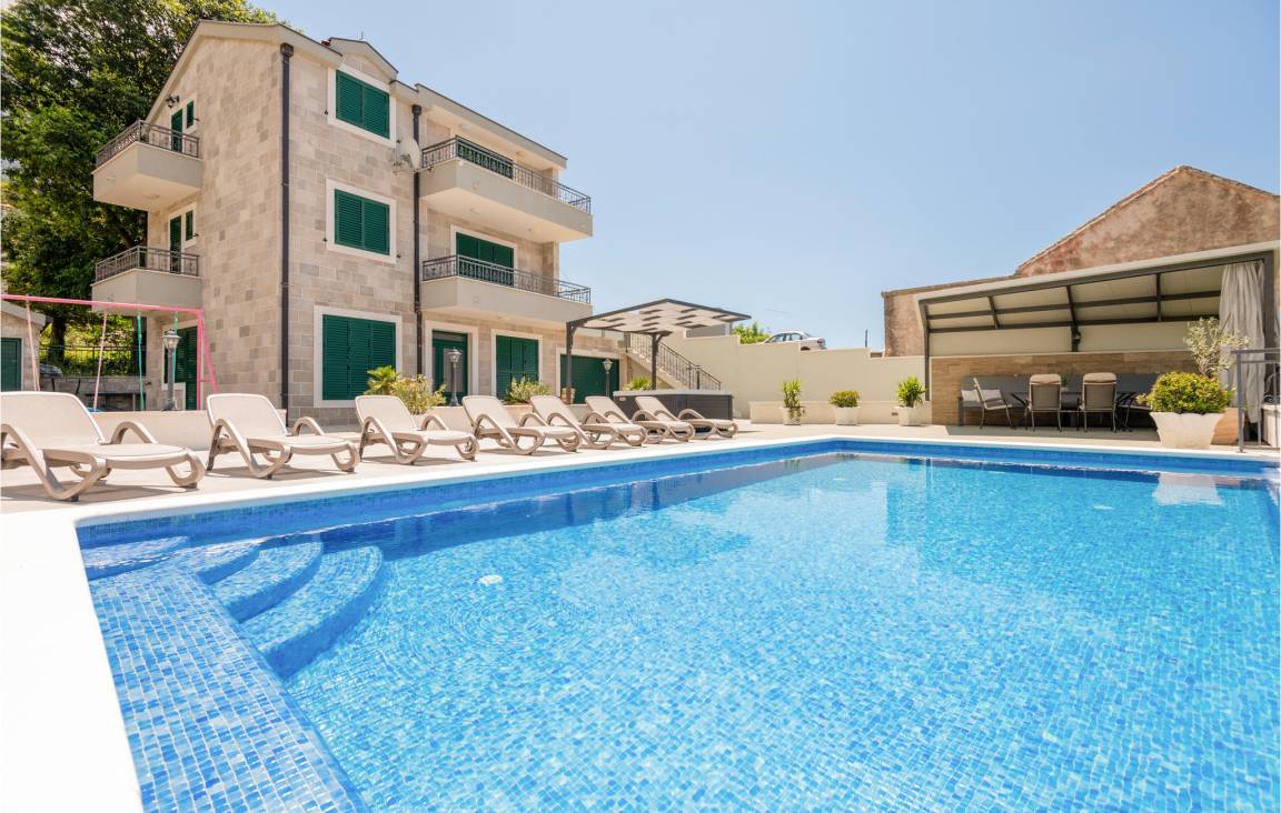 236 M² Ferienhaus ∙ 4 Schlafzimmer ∙ 8 Gäste - Tučepi