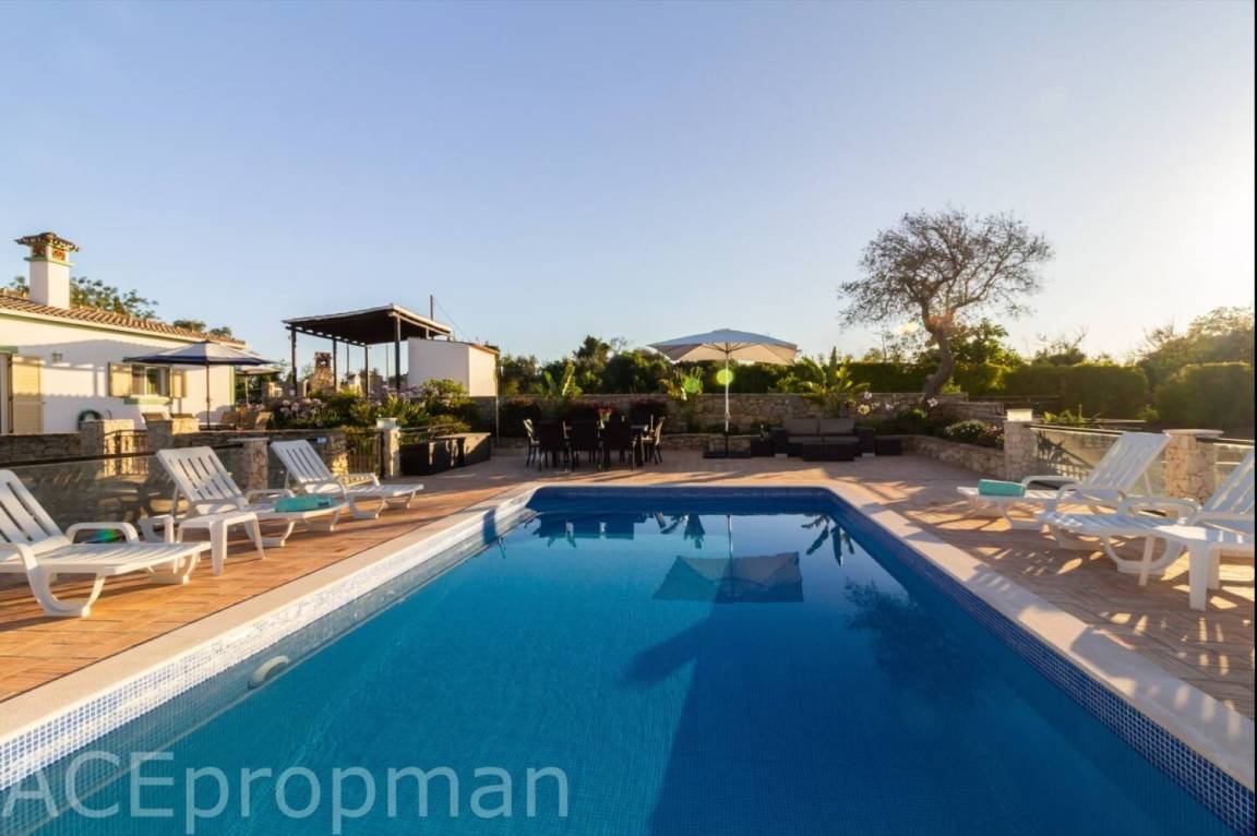 209 M² Villa ∙ 3 Habitaciones ∙ 6 Huéspedes - Quarteira