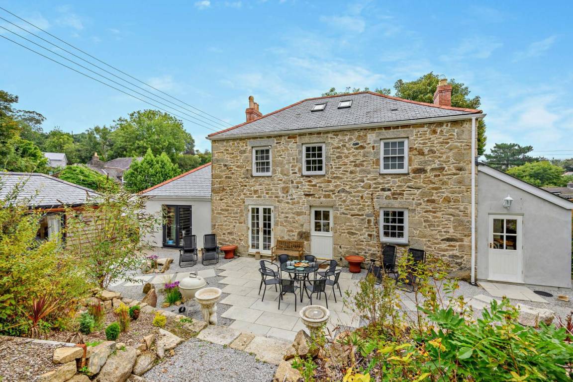 Cottage ∙ 4 Bedrooms ∙ 8 Guests - Falmouth
