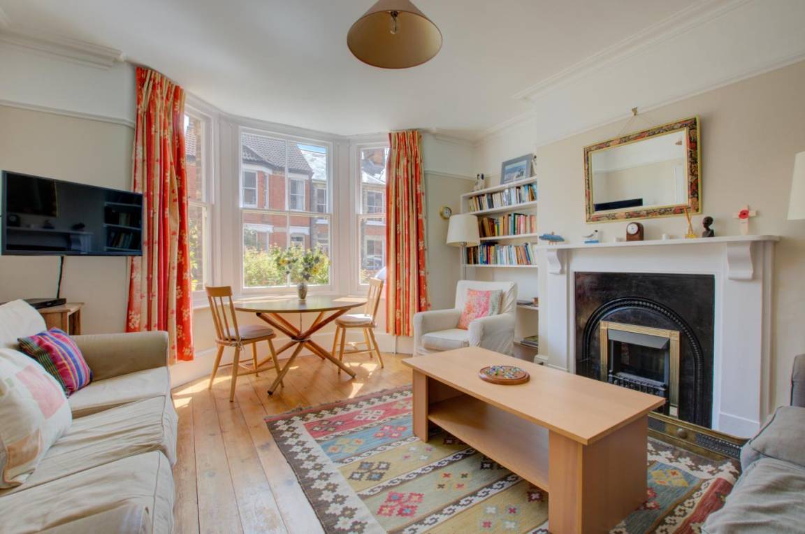 Cottage ∙ 5 Bedrooms ∙ 9 Guests - Southwold