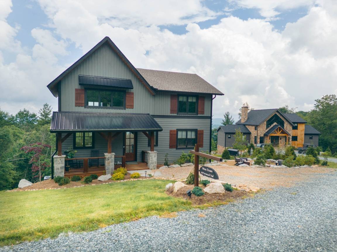 House ∙ 4 Bedrooms ∙ 14 Guests - Beech Mountain, NC
