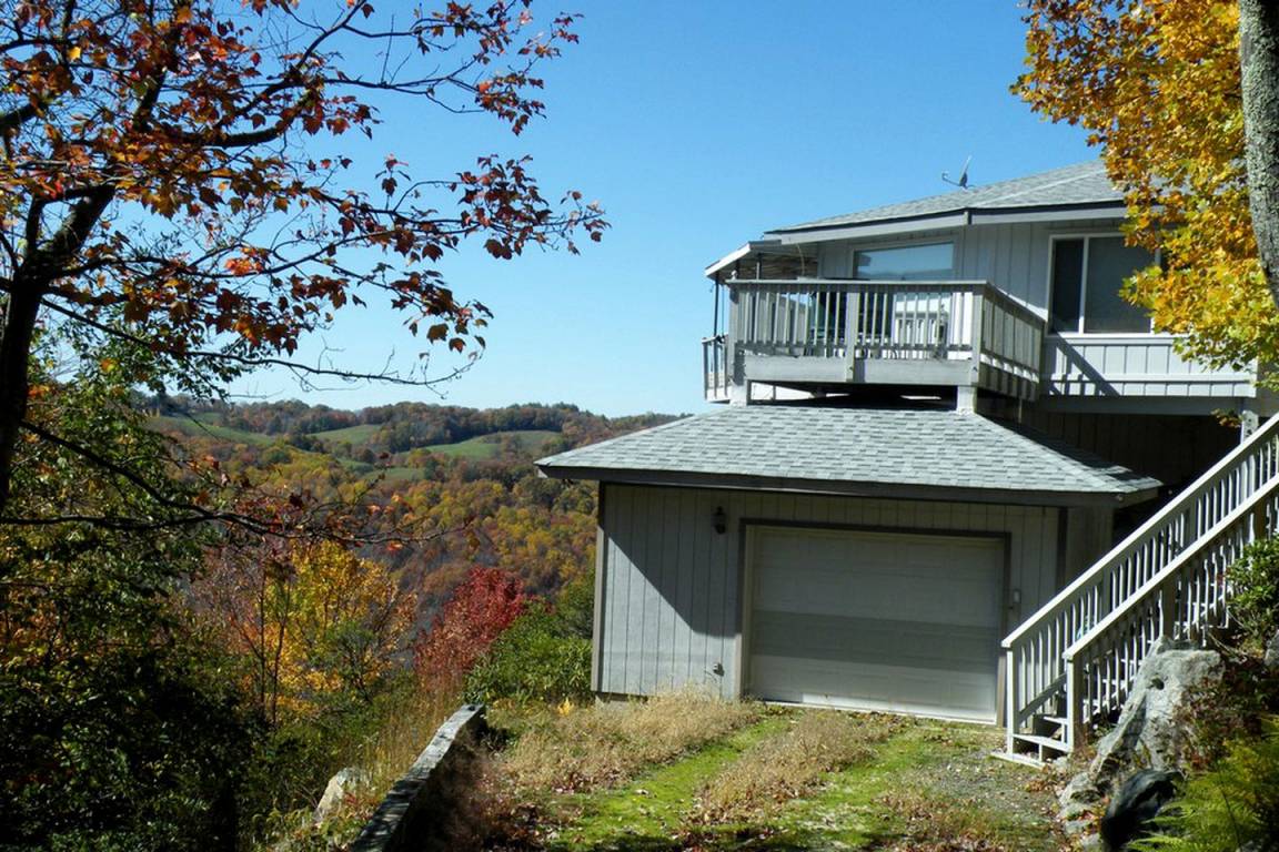 House ∙ 3 Bedrooms ∙ 10 Guests - Beech Mountain, NC