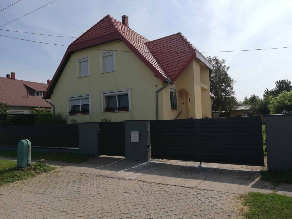 170 M² House ∙ 4 Bedrooms ∙ 11 Guests - Vonyarcvashegy