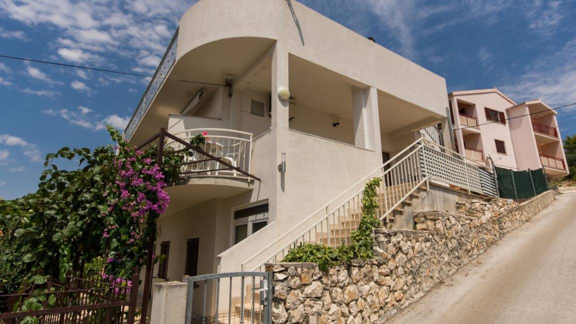 24 M² Hotel ∙ 1 Schlafzimmer ∙ 3 Gäste - Okrug Gornji