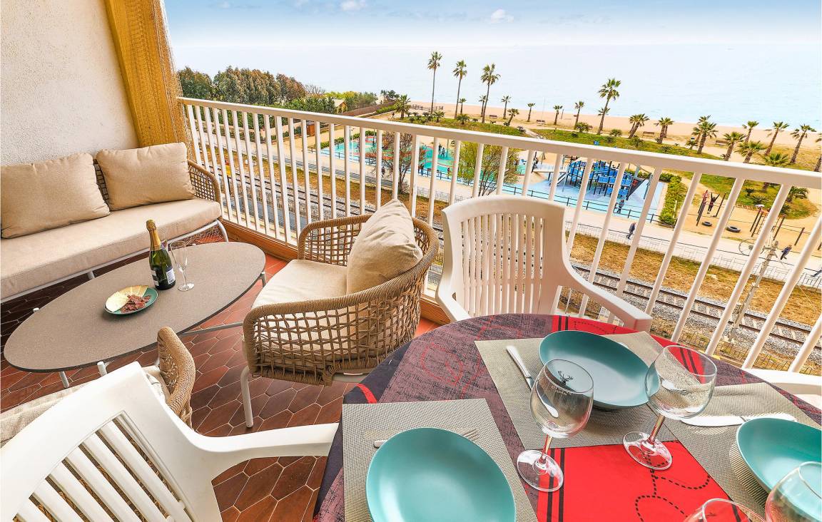 100 M² Apartamento ∙ 3 Habitaciones ∙ 6 Huéspedes - Calella