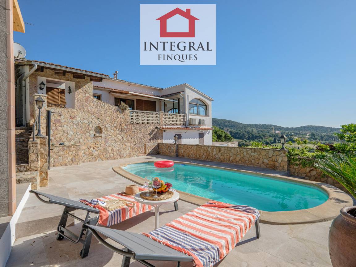 416 M² Huis ∙ 6 Slaapkamers ∙ 13 Gasten - Aigua Blava
