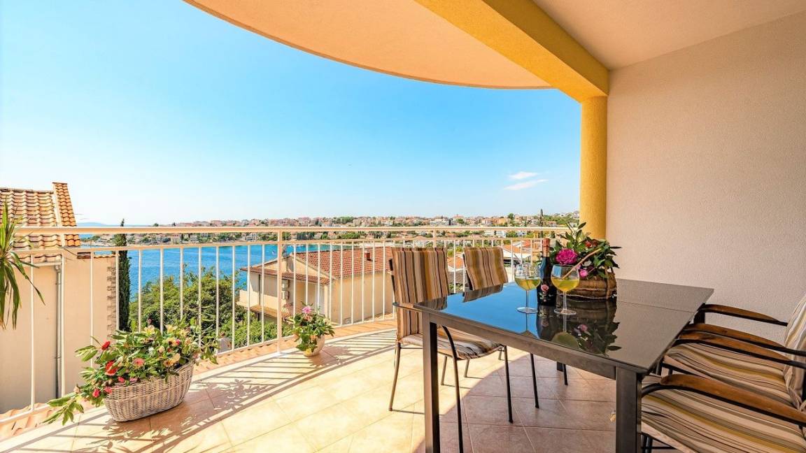 60 M² Apartment ∙ 2 Bedrooms ∙ 4 Guests - Okrug Gornji