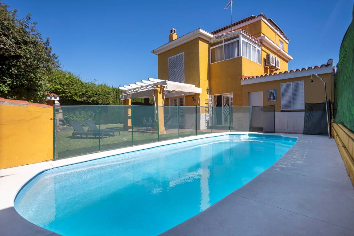 120 M² Apartamento ∙ 4 Habitaciones ∙ 7 Huéspedes - Bollullos de la Mitación