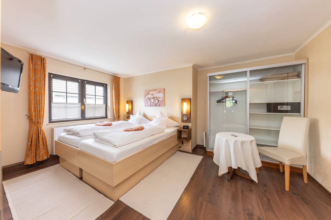 Ferienwohnung ∙ 1 Schlafzimmer ∙ 5 Gäste - Bad Berleburg