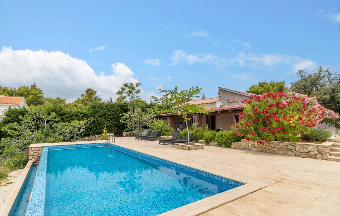 125 M² Casa ∙ 1 Habitación ∙ 2 Huéspedes - Rab