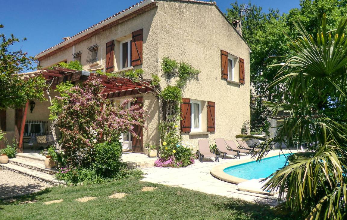 180 M² Maison De Vacances ∙ 4 Chambres ∙ 9 Personnes - Vedène