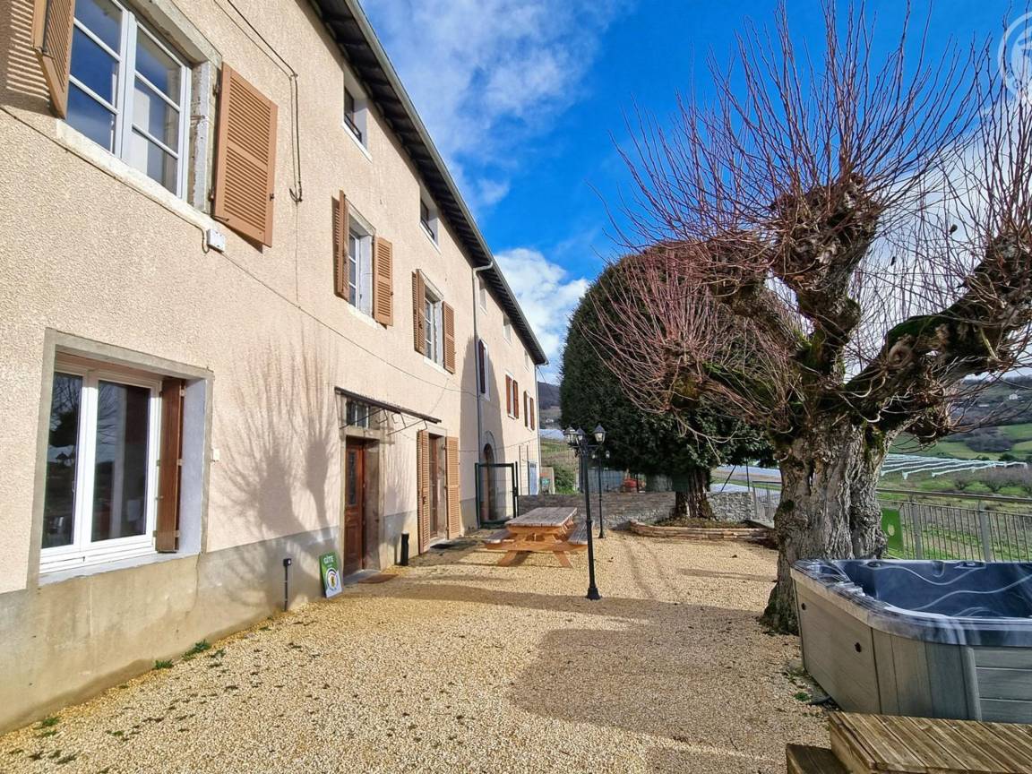 220 M² Cottage ∙ 5 Chambres ∙ 14 Personnes - Cellieu