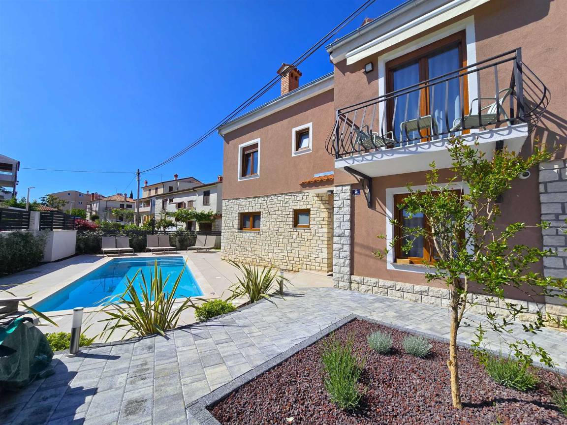 200 M² Villa ∙ 3 Makuuhuonetta ∙ 6 Vierasta - Rovinj